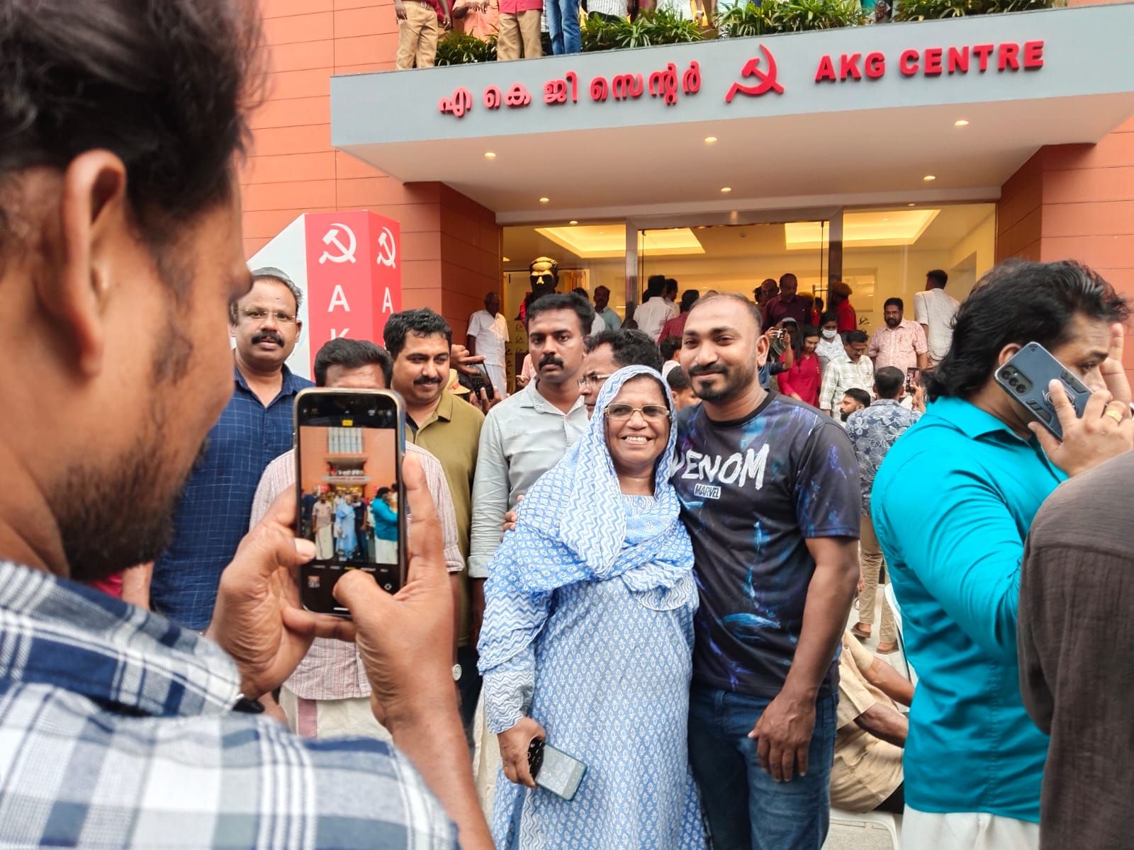 സിപിഐ എം സംസ്ഥാന കമ്മിറ്റിയുടെ പുതിയ ആസ്ഥാന മന്ദിരം തുറന്നു - Deshabhimani