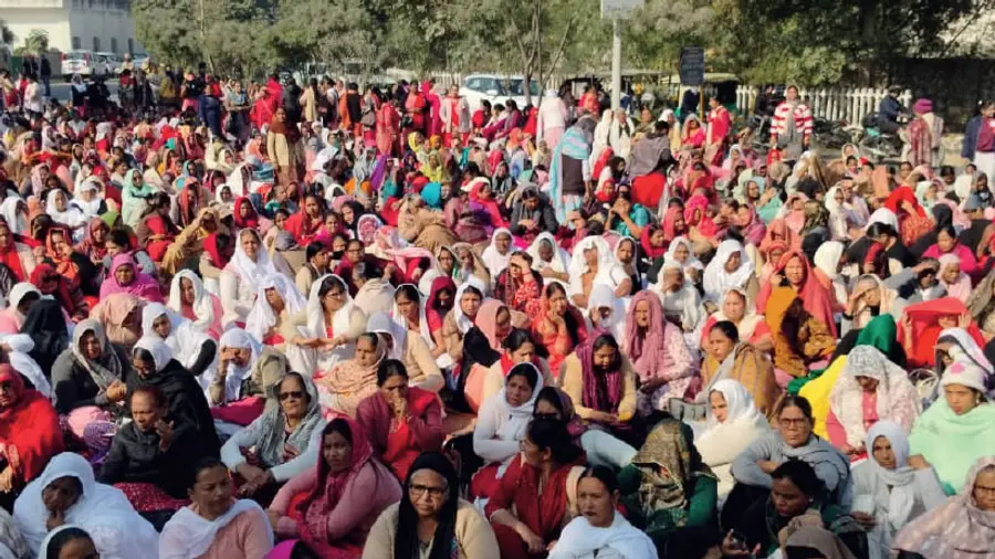 സംയുക്ത കിസാൻ മോർച്ചയുടെ പ്രതിഷേധം ; കർഷകദ്രോഹ ബില്ലുകൾ കത്തിച്ചു ...