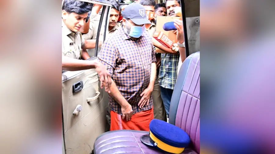 ദളിത്‌ യുവതിയെ പീഡിപ്പിച്ചു; കോൺഗ്രസ്‌ ക‍ൗൺസിലർ പ്രശോഭ്‌ പൊലീസി ...