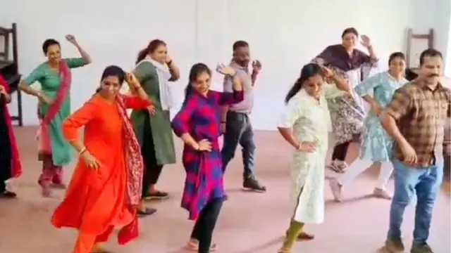 ആടിയും പാടിയും അധ്യാപകരെത്തുന്നു; ക്ലാസ്‌ മുറികളിൽ പഠനം ഇനി വേറെ ലെവ ...