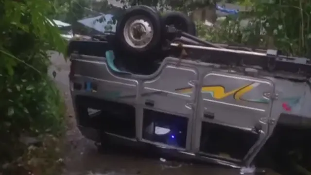 ഇടുക്കിയിൽ ജീപ്പ് മറിഞ്ഞ് അപകടം; 10 പേർക്ക് പരിക്ക് - Deshabhimani