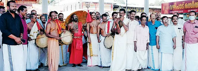 ഉത്സവം അറിയിച്ച്‌ കണിച്ചുകുളങ്ങര ദേവസ്വം - Deshabhimani