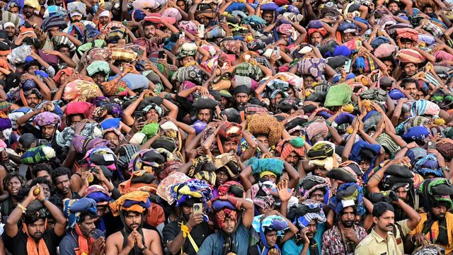Heavy New Year Rush at Sabarimala as Makaravilakku Pilgrimage Continues ...