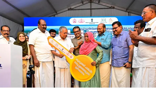 394 Families Get New Apartments in Thuruthy - Deshabhimani