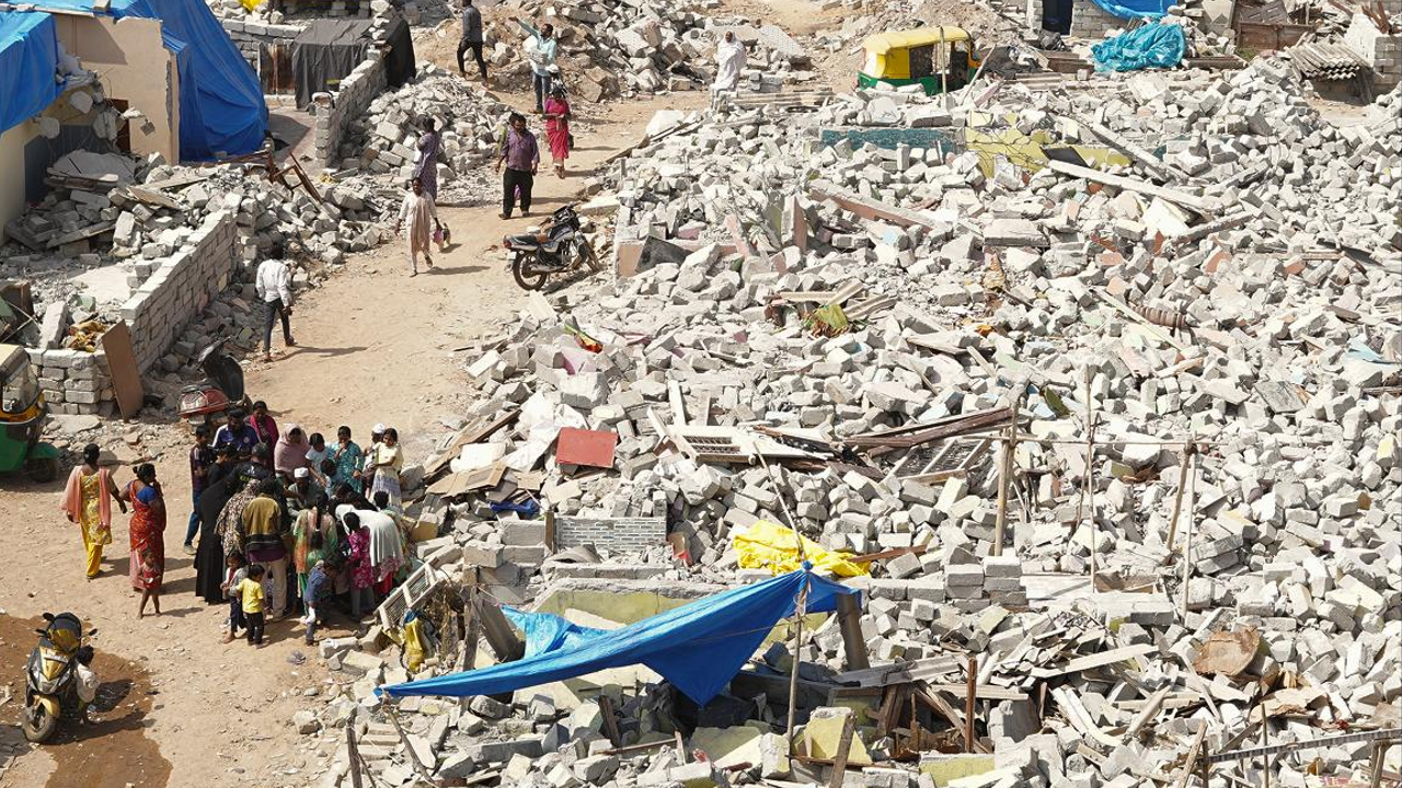 Karnataka Bulldozer Raj: Muslim League Soft on Congress - Deshabhimani